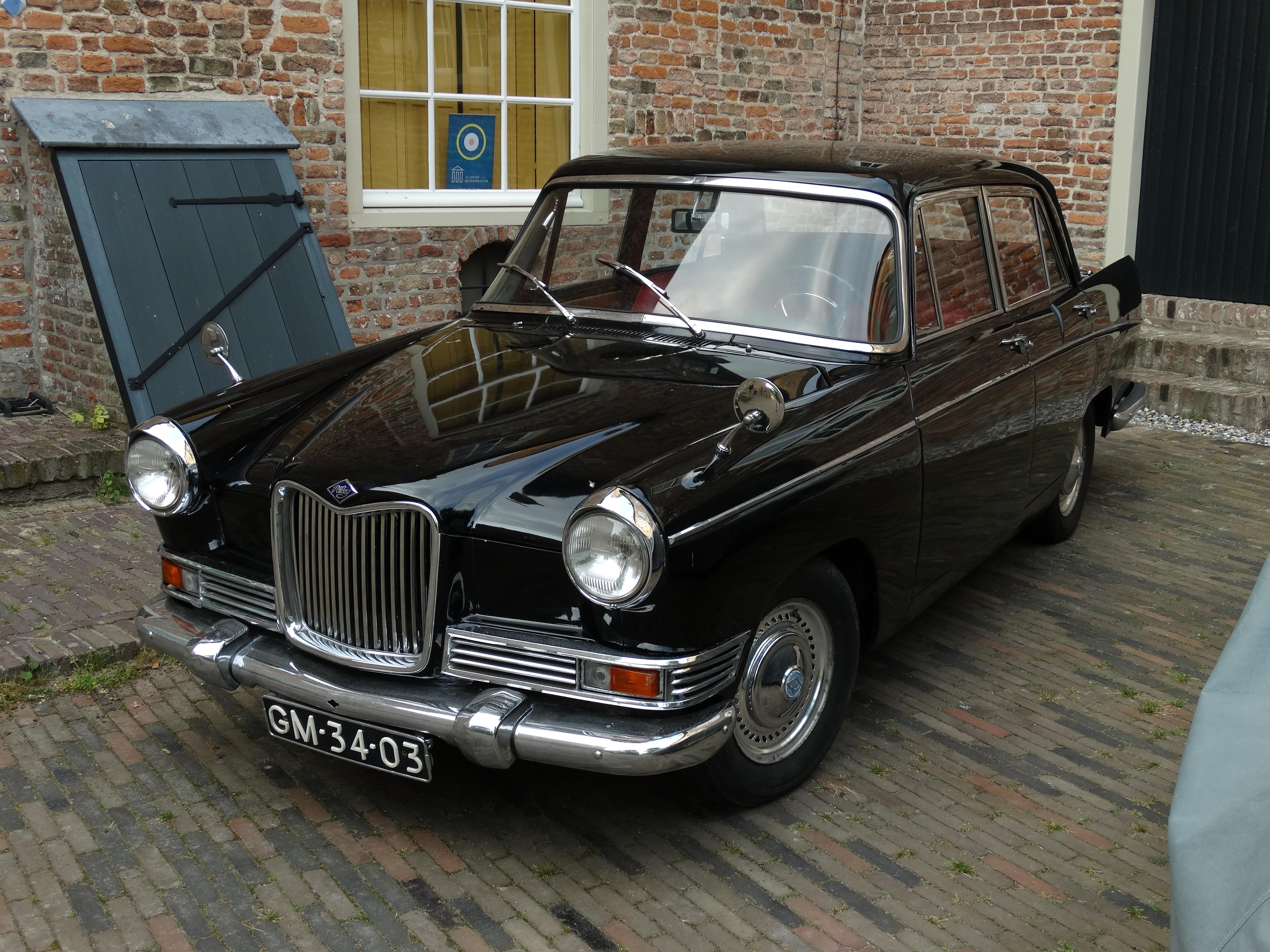Riley 4/72 – Austin Morris Riley Wolseley Register